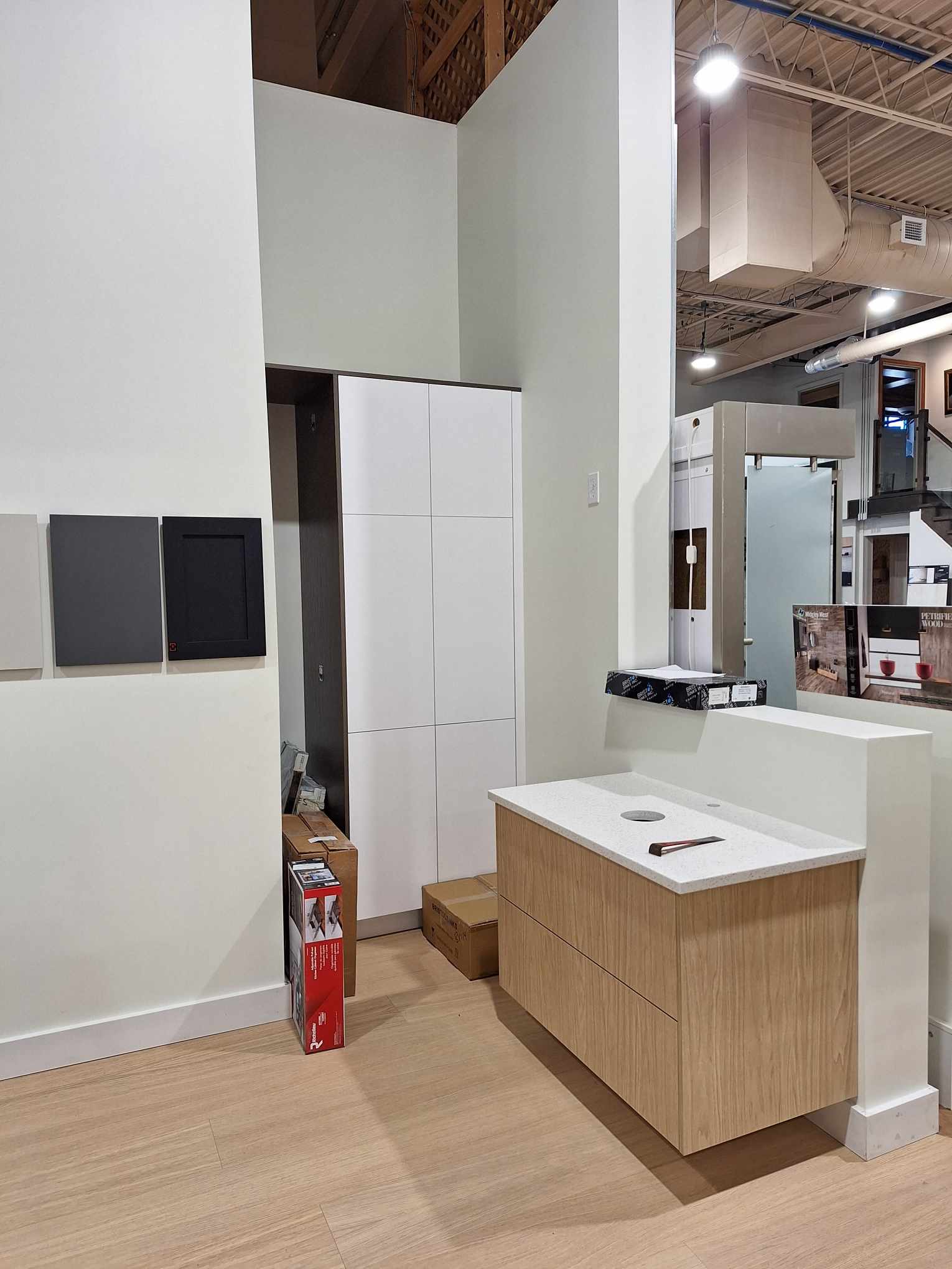 Armoires de rangement garde-robe, balais – Kwizine en stock